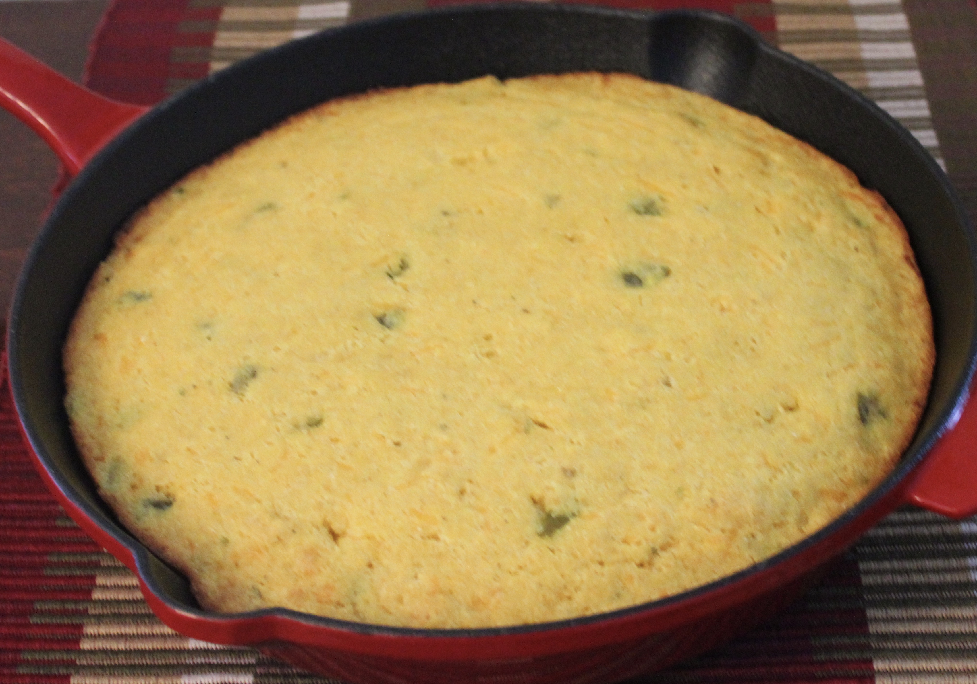 Jalapeño Cheddar Cornbread – geekycooker.com