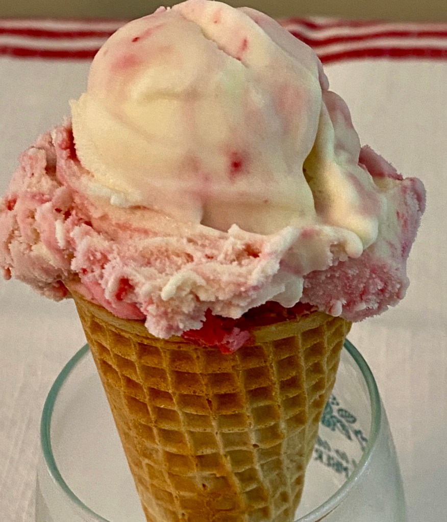 Raspberry Ripple Ice Cream – geekycooker.com